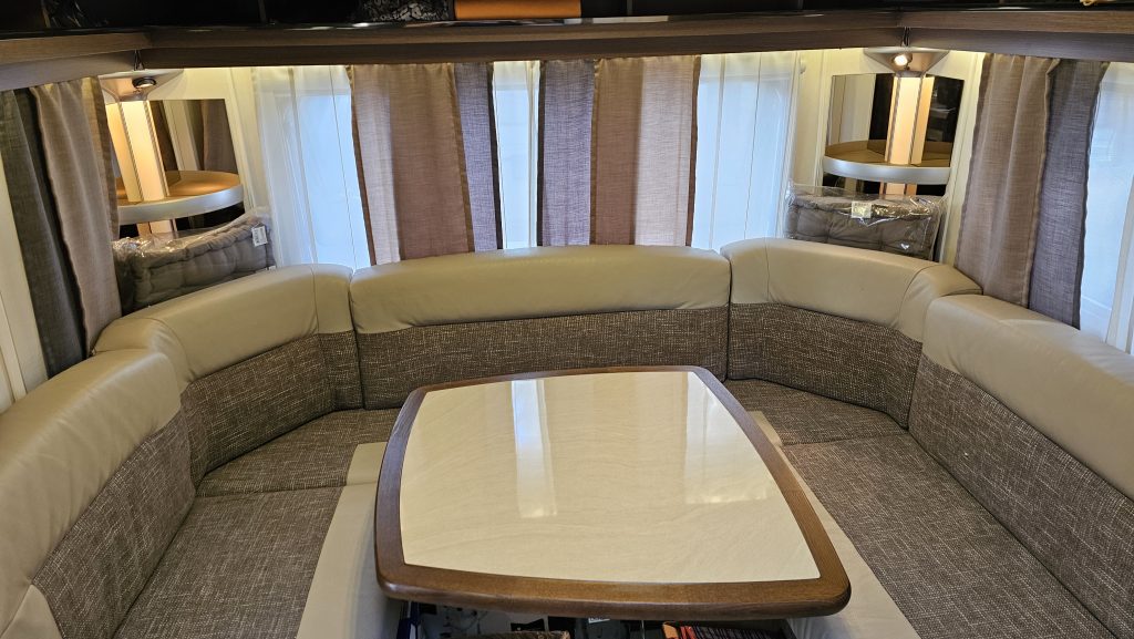 Grande Table 2 - Caravane occasion